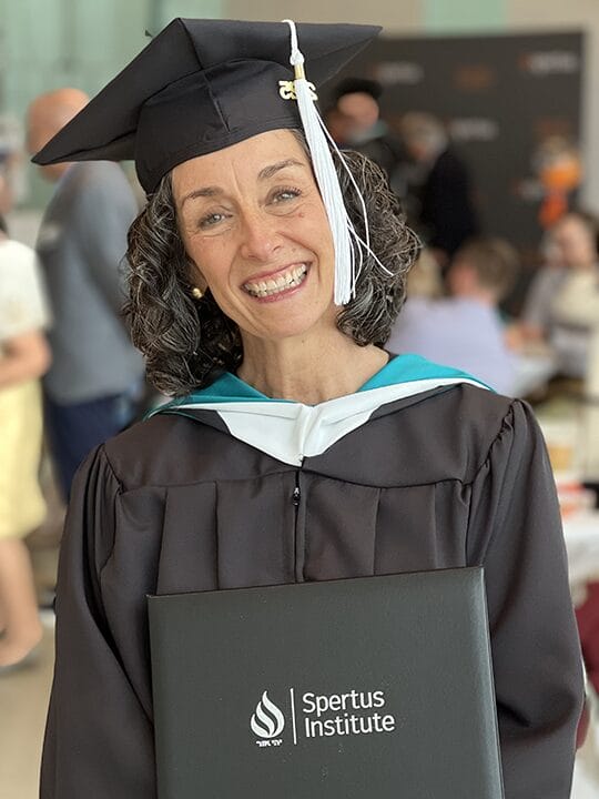 Lynn Davis Earns Master of Arts from Spertus | AZ Jewish Post
